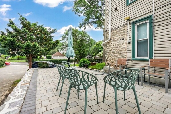 Stylish Boston Getaway Near Arboretum & T Station! - Newton, MA