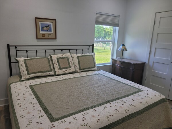 Country Living In New 2bdrm/2bth Farmhouse In Lovely Chappell Hill With Wifi, Ac - Brenham, TX