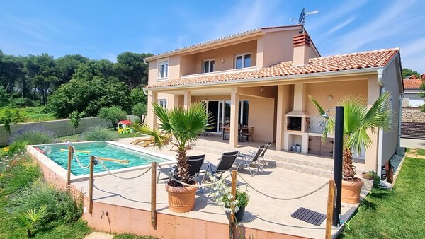 Villa Mira Ferienhaus In Pula Mit Pool - Pješčana Uvala