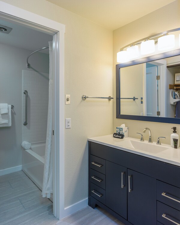Cozy Harborside Stay | Secluded Orcas Island Getaway- Harborside 2343 - Lopez Island, WA