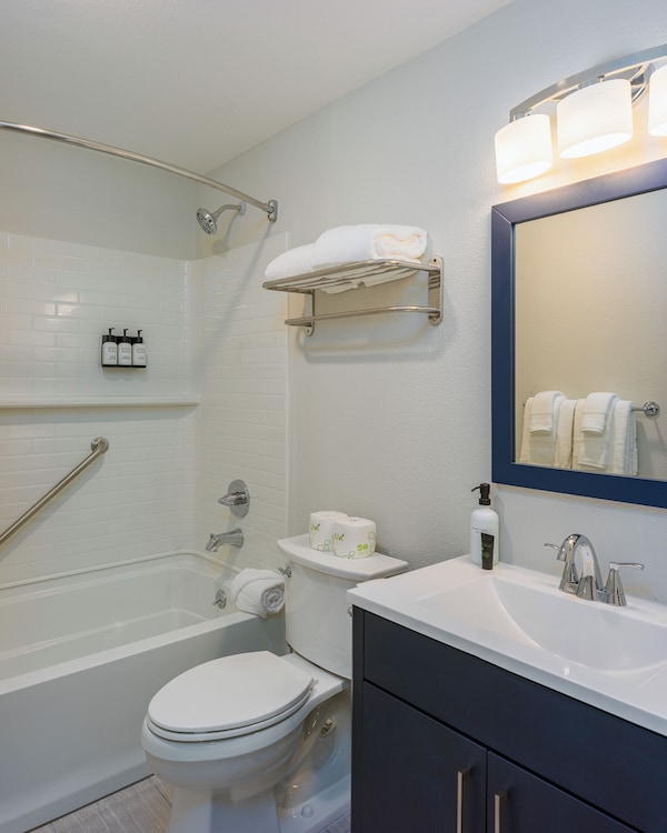 Cozy Harborside Stay | Secluded Orcas Island Getaway- Harborside 2353 - Lummi Island, WA