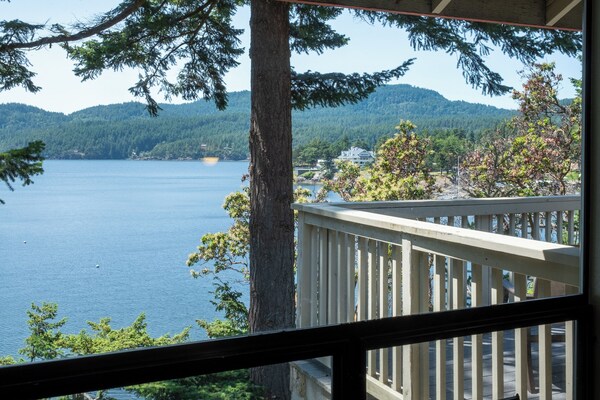 Cozy Harborside Stay | Secluded Orcas Island Getaway- Harborside 2450 - Lummi Island, WA