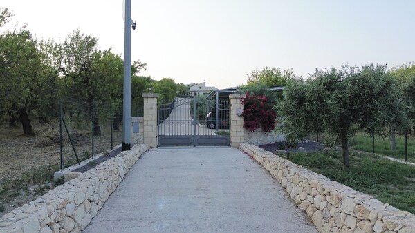 Country House With Panoramic Views Of The East Coast Of Sicily. - Avola