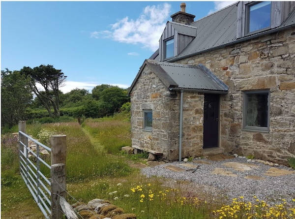 Stone Cottage Skye - Cosy Coastal Cottage. Unique Blend Of Traditional & Modern. - 斯凱島