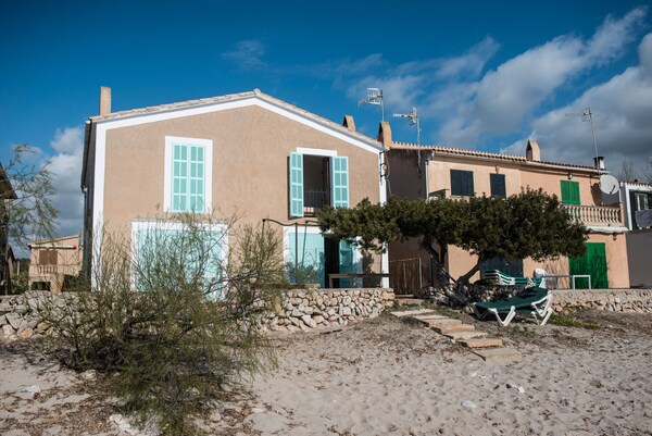 Holiday Home 'Es Port Nou - Casa En La Playa' With Sea View, Private Terrace And Wi-fi - Cala Bona, España