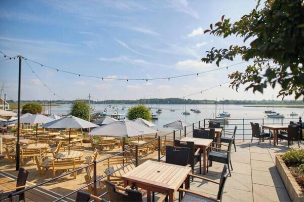 The Lodge Sleeps 5 Away From It All Self Catering Property In Newbourne, - Felixstowe