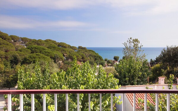Sant Pol Beach Front Apartment - Sant Pol de Mar