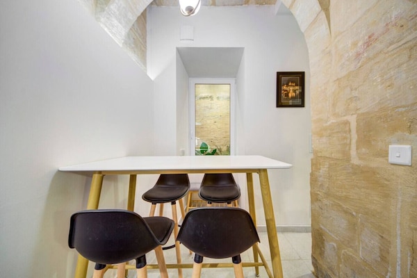 Beautiful, Designer 2br Home In Heart Of Valletta - Valletta