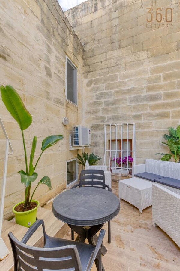 Traditional 1br Home In Charming Town Of Bormla - Valletta