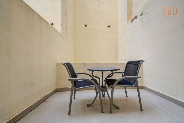 Stylish 1br Home With Terrace In Gzira W/wifi & Ac - La Valeta