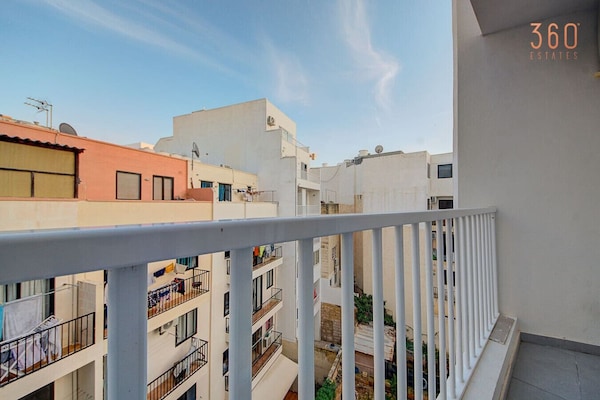Modern & Spacious 2br Apt With Balconies In Msida - Malta