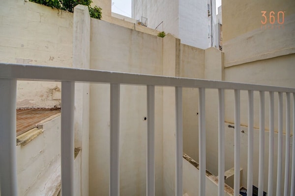 Comfortable 1br Apt With Wifi & Ac In Gzira Centre - Valletta