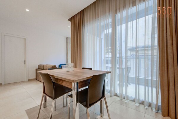 Beautifully Designed 2br Sliema Home, W/ Wifi & Ac - La Valeta