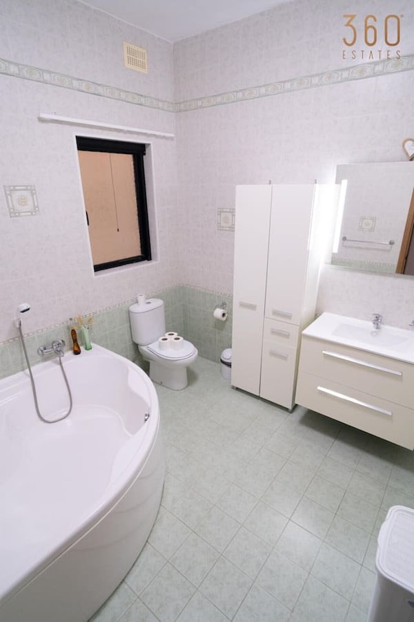 Spacious 3br Maisonette With Terrace In Marsascala - Malta
