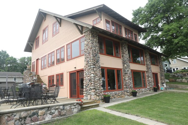 Spectacular Historic Beachfront Home In West Lake Okoboji In Terrace Park. - Emerson Bay State Recreation Area, Milford
