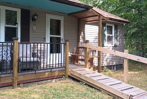 Cozy 1 Bedroom Efficiency In A Forest-like Setting Near Lake George And Saratoga - Sasquatch, Queensbury