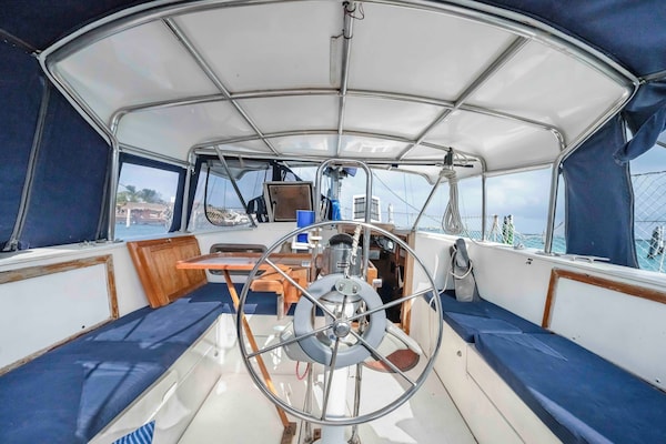 Private Sailboat. Walk To The Beach & Downtown - Riviera Maya