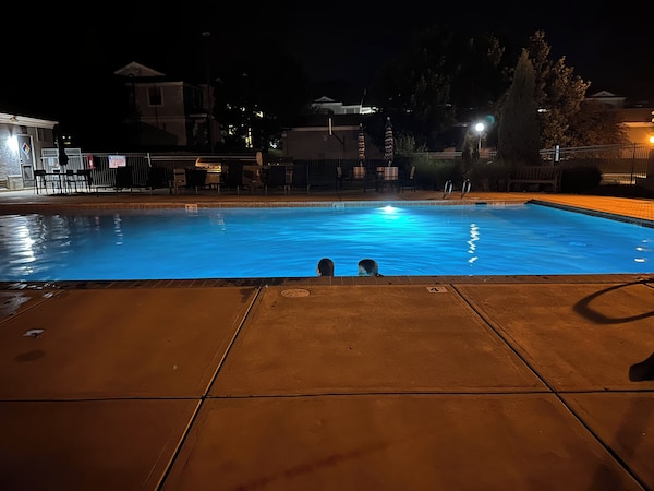 Steps To Garden Of Gods With Pool, Hottub, Sauna And Gym! Share Stay. - Manitou Springs, CO
