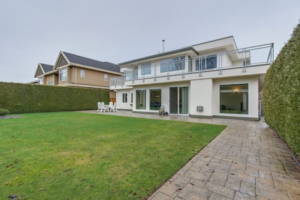 Beautiful House At Cental Richmond - Ladner