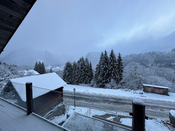 The Monkey Barn Morzine. Your Very Own Stylish Luxury Alpine Chalet Retreat. - Montriond