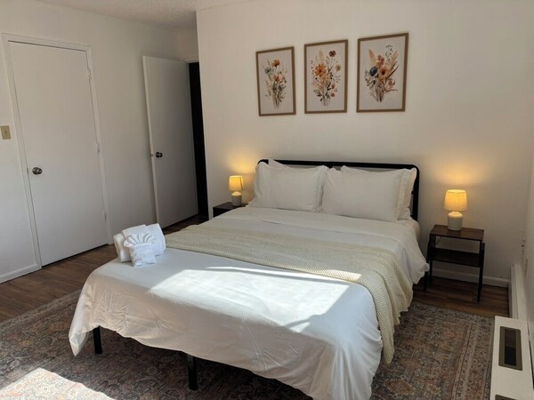 Newly Updated- Top Floor- Bona Nook - Anchorage, AK