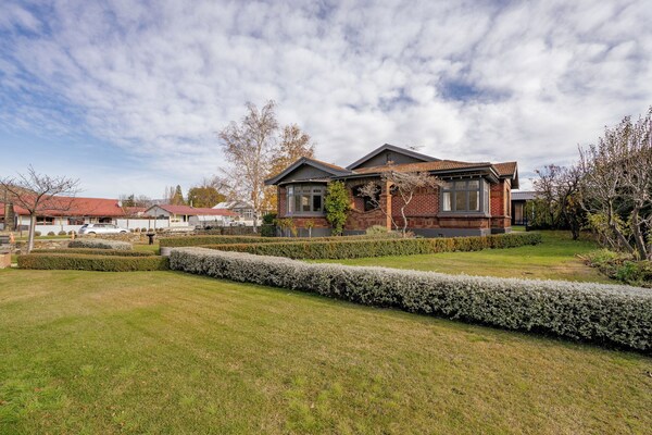 Lakeside Retreat - Cromwell Holiday Home - Cromwell