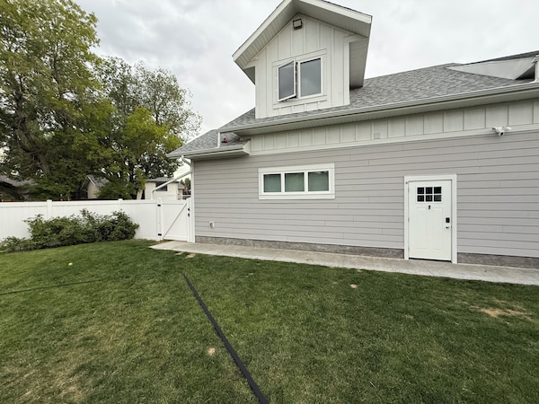 Modern Brand New Loft Suite - Red Deer