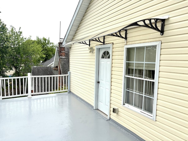 Cozy 2-bedroom Apartment With Wifi, Ac, Large Outdoor Balcony - Newark