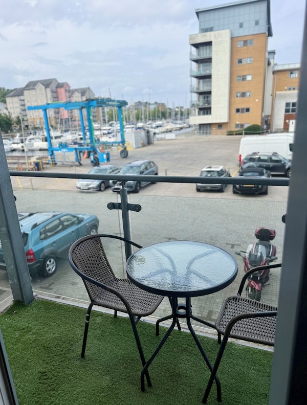 Stylish Marina Apartment With Stunning Views - クリーブドン