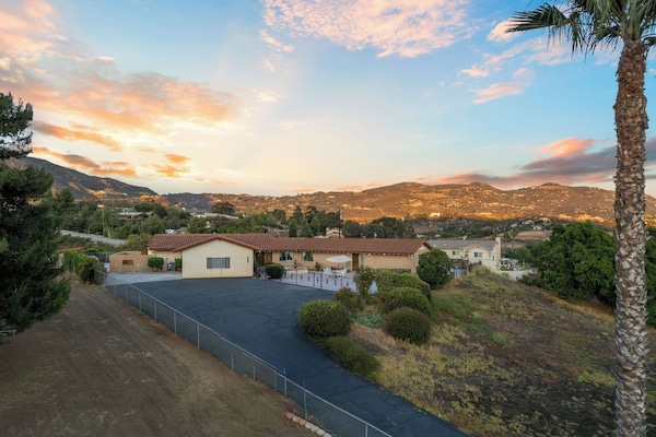 Mountain View, Hot Tub, 2500 Sqft, King Bed,garage - Viejas Casino & Resort