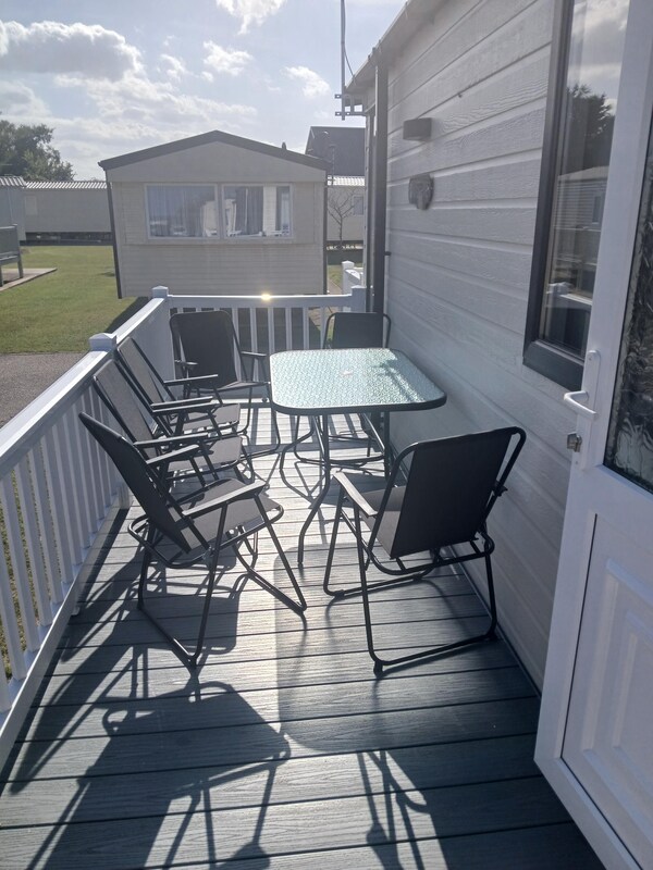 Stunning 6 Berth Caravan, Close To The Beach In Suffolk Ref 68067cr - Lowestoft