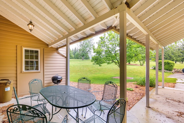 Golf Course On-site: Spacious Hollidaysburg Home! - Altoona, PA