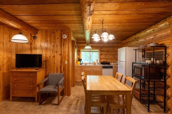 Cozy Rustic Duplex Cabin - Ketchikan Side - キーナイ, AK