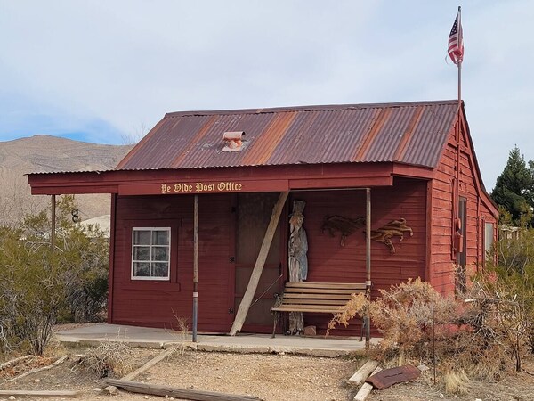 Log Cabin Near Las Vegas ~ East Bungalow - Nevada