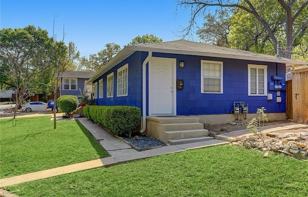 Downtown Atx! Deep Eddy Bungalow #B - Austin, TX