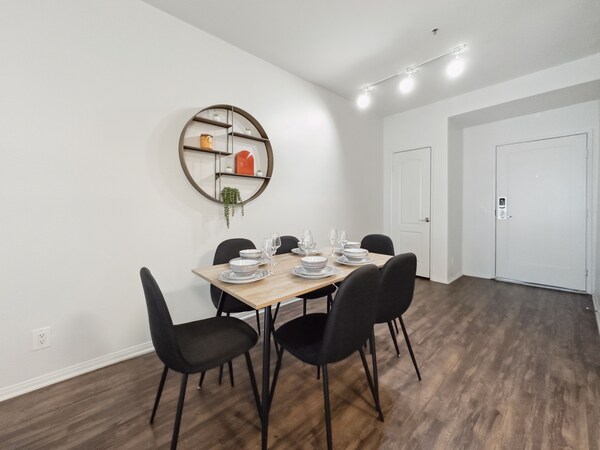 Modern 2br Beach Getaway With Complimentary Parking, Pool & Fitness Center - Los Angeles, CA