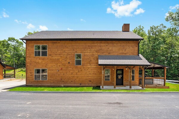 Timber Valley Cabin - 4br, Waterview, Private Hot Tub, Resort Style Pool - Branson, MO