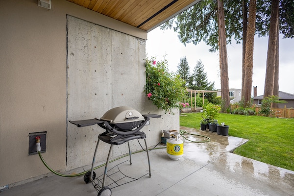 Modern 2br Suite In West Van | Patio & Bbq - Horseshoe Bay