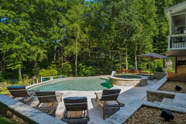 Lakefront Home With Private Pool And Dock- Great For Families! - Davidson, NC