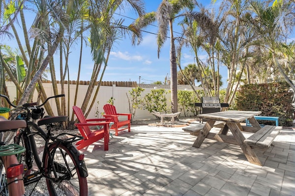 Explore Manasota Key, Walk To Beach, Bikes, Kayaks In Charming 1-bedroom Cottage - Manasota Key, FL