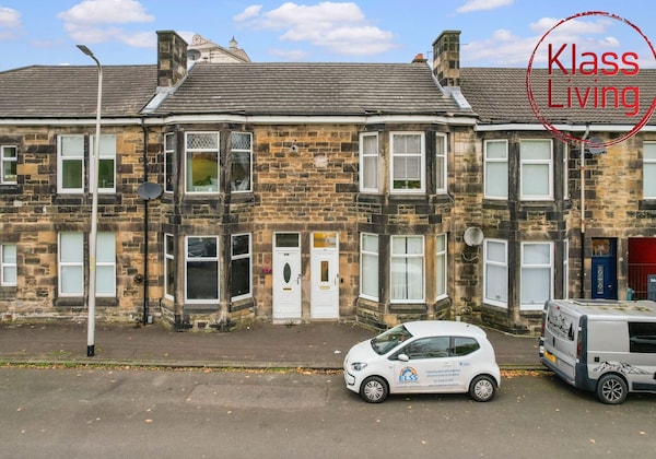 Traditional Ground Floor Apartment Close To Train Station - Hamilton, UK