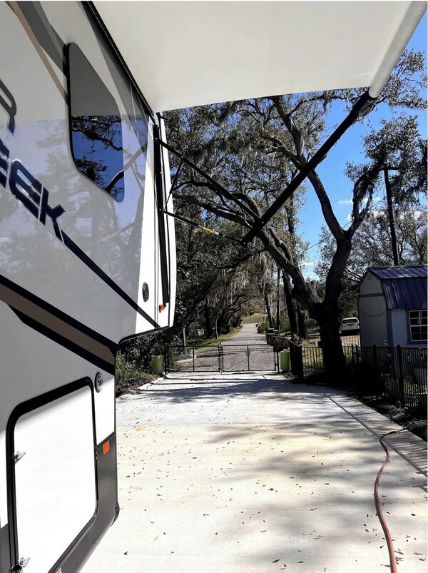 Cozy Rv With Ac And Wifi In Fabulous Clermont - Clermont, FL