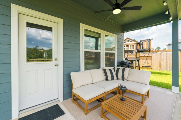New 5 Bdr + Lake View + Playground + Bbq, Fits 10! - Tomball, TX