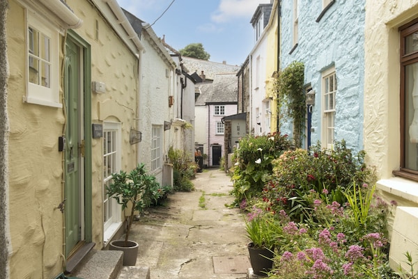 Bessie Ellen's Cottage -  Charming And Comfortable Cottage For Two Overlooking Fore Street In The He - Fowey