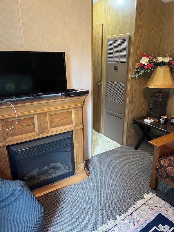 Cozy Mobile Home/cabin On Campground In Adams, Wi. - 威斯康辛