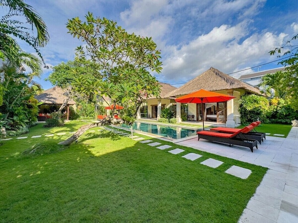Villa Santai 4br Private Pool Villa By Villa Bugis - 水明漾