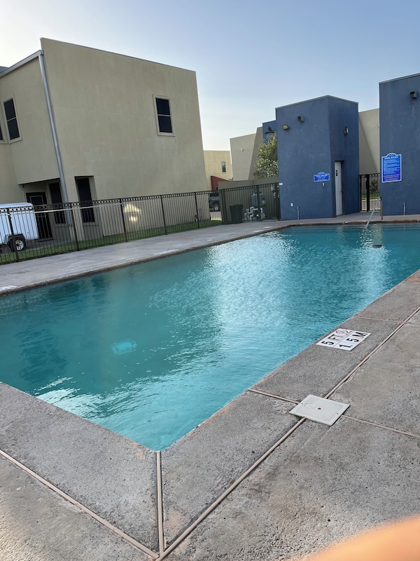 Pet-friendly, Charming 2-bedroom, 2.5-bath Condo Located In A Gated Community. - McAllen, TX
