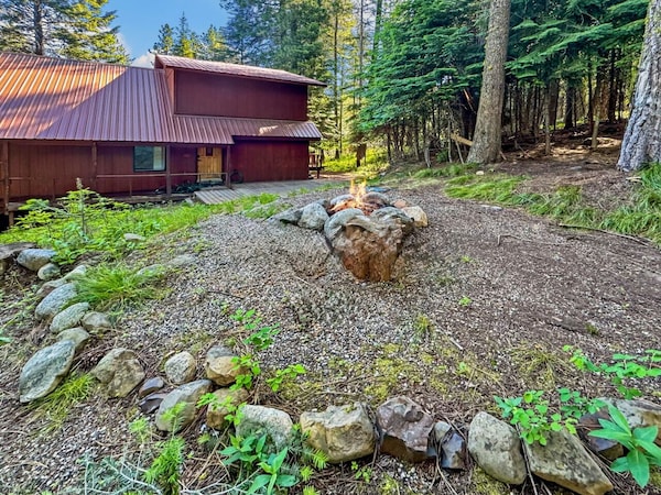 Downtown Mccall Retreat  4 Bed, 3 Bath Walkable Gem - McCall, ID