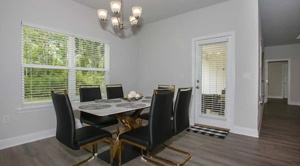 Near Beach - K/k/q/twtw/sofa Sl - Newly Constructed House-pet Friendly-sleeps 10 - Foley, AL