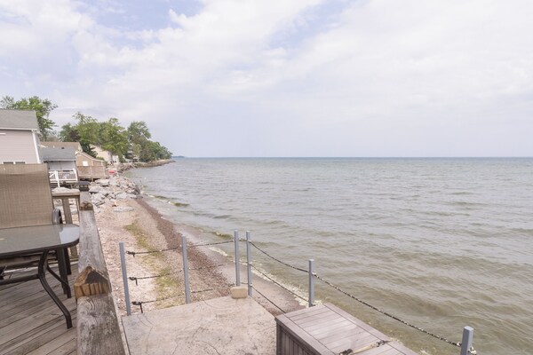 Modern Beach Front House On Lake Ontario, 2-bedroom, Ac & Wifi In Lovely Hilton. - Hilton, NY